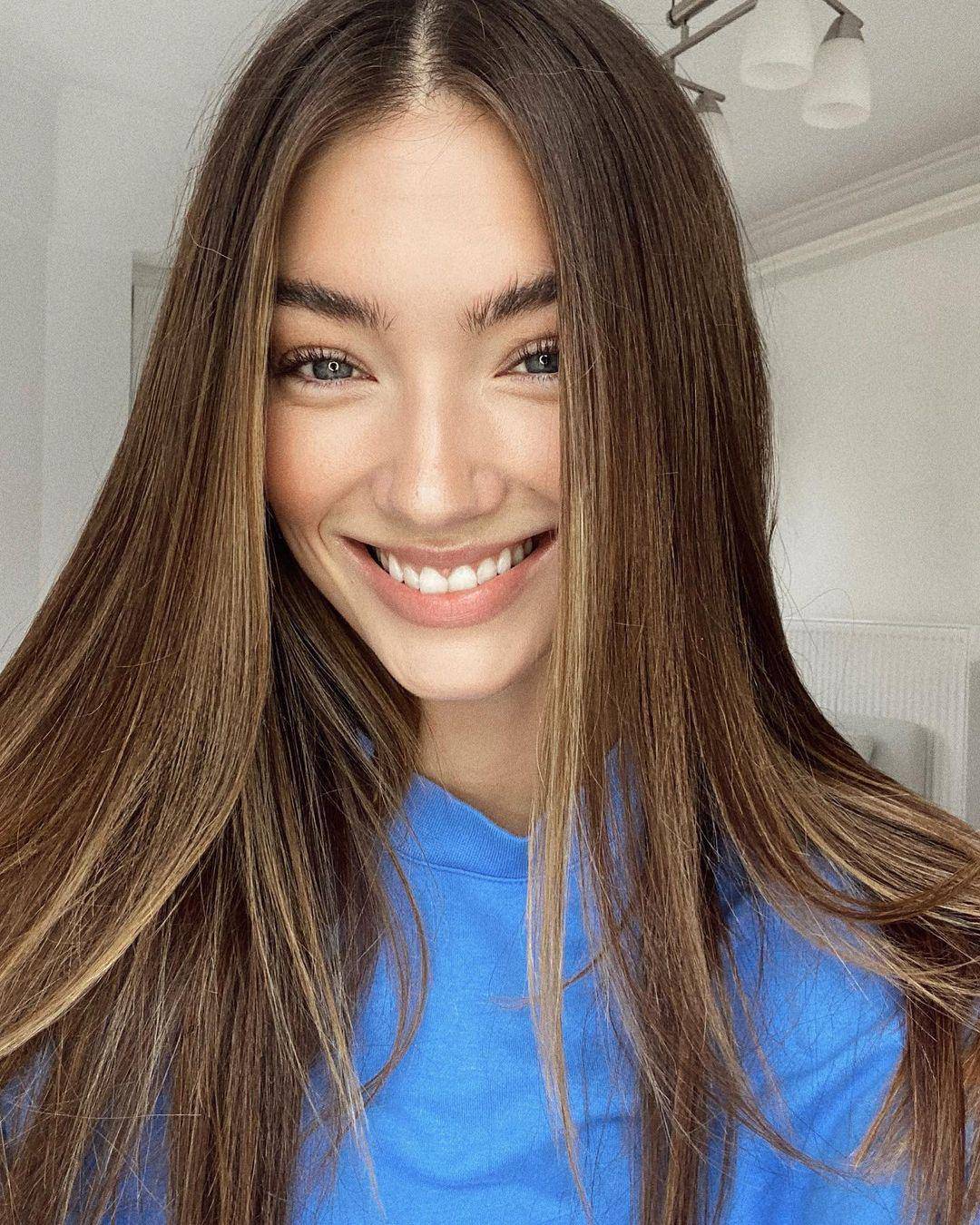 Lorena Rae | Scrolller