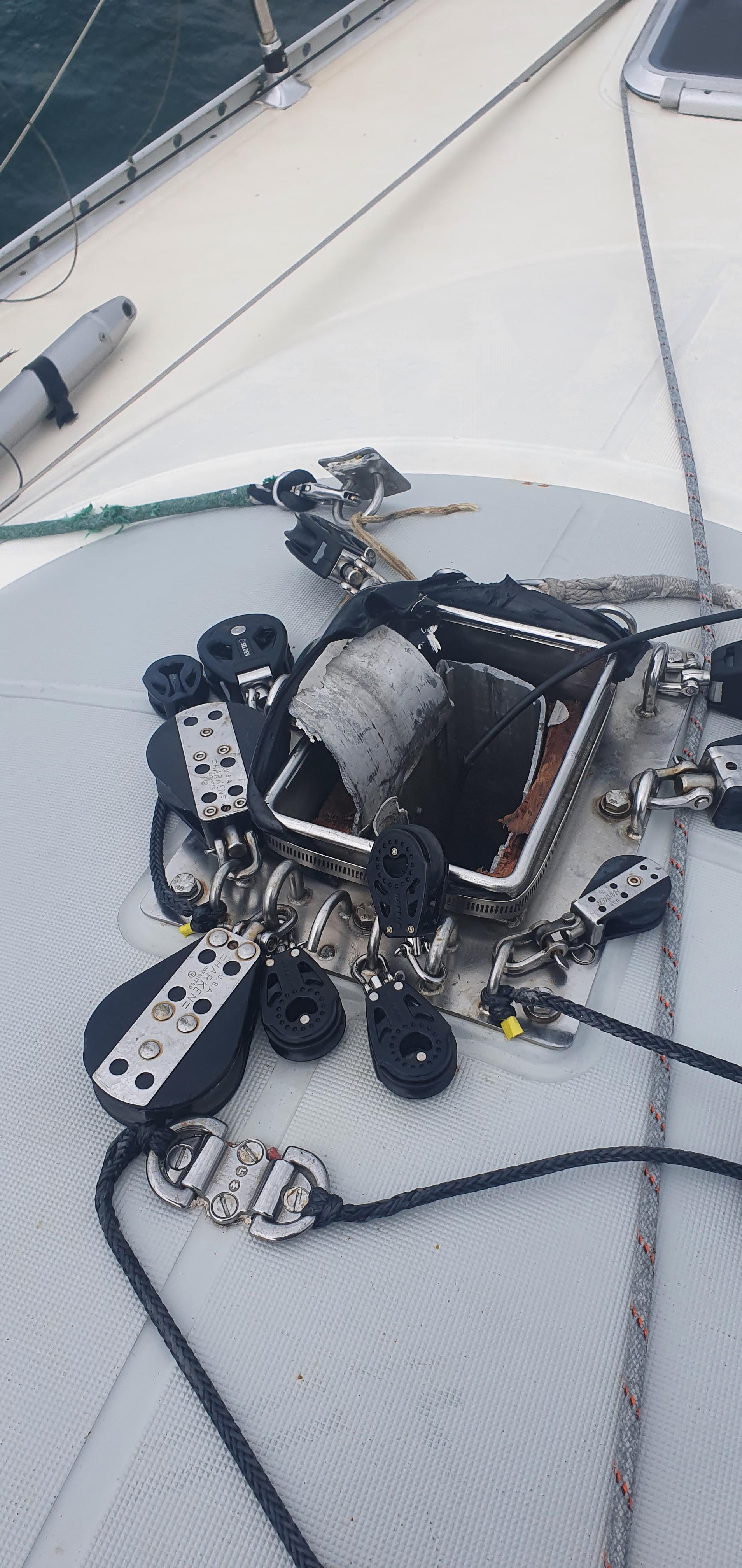 Lost our mast during an offshore race 36nm from land last Sunday. Everyone was safe! | Scrolller