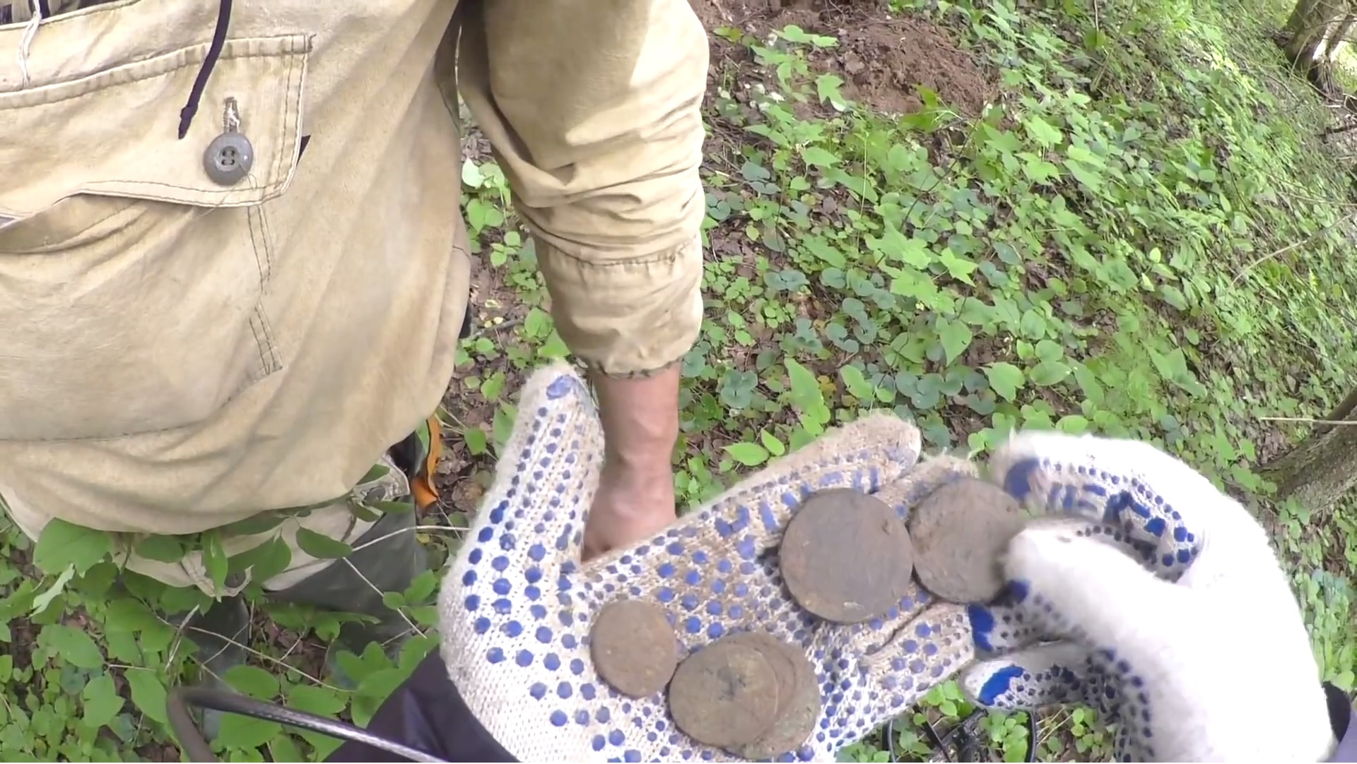 Lost wallet of ancient coins | Scrolller