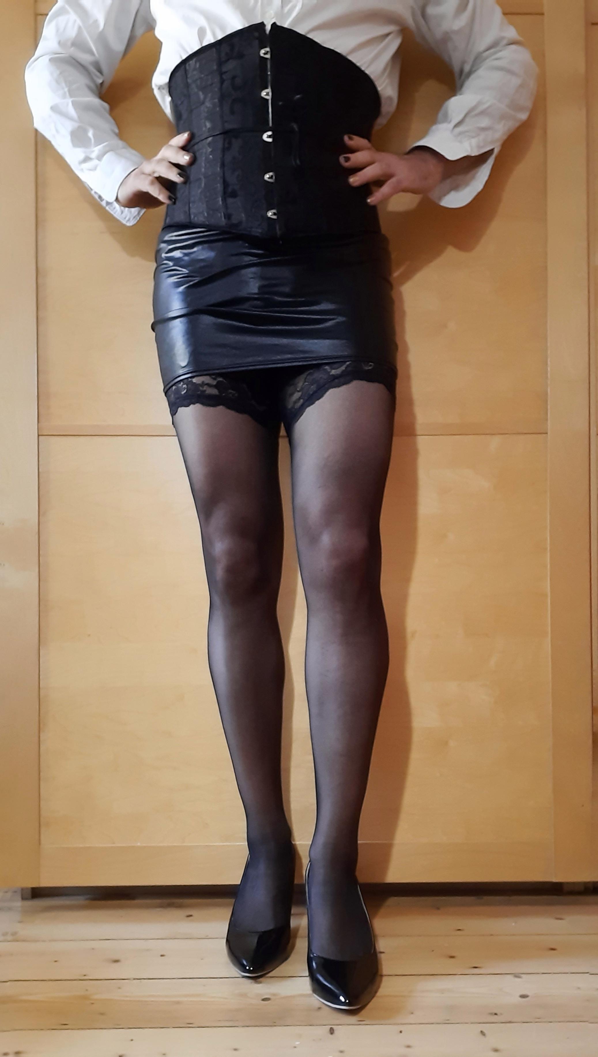 love corsets | Scrolller