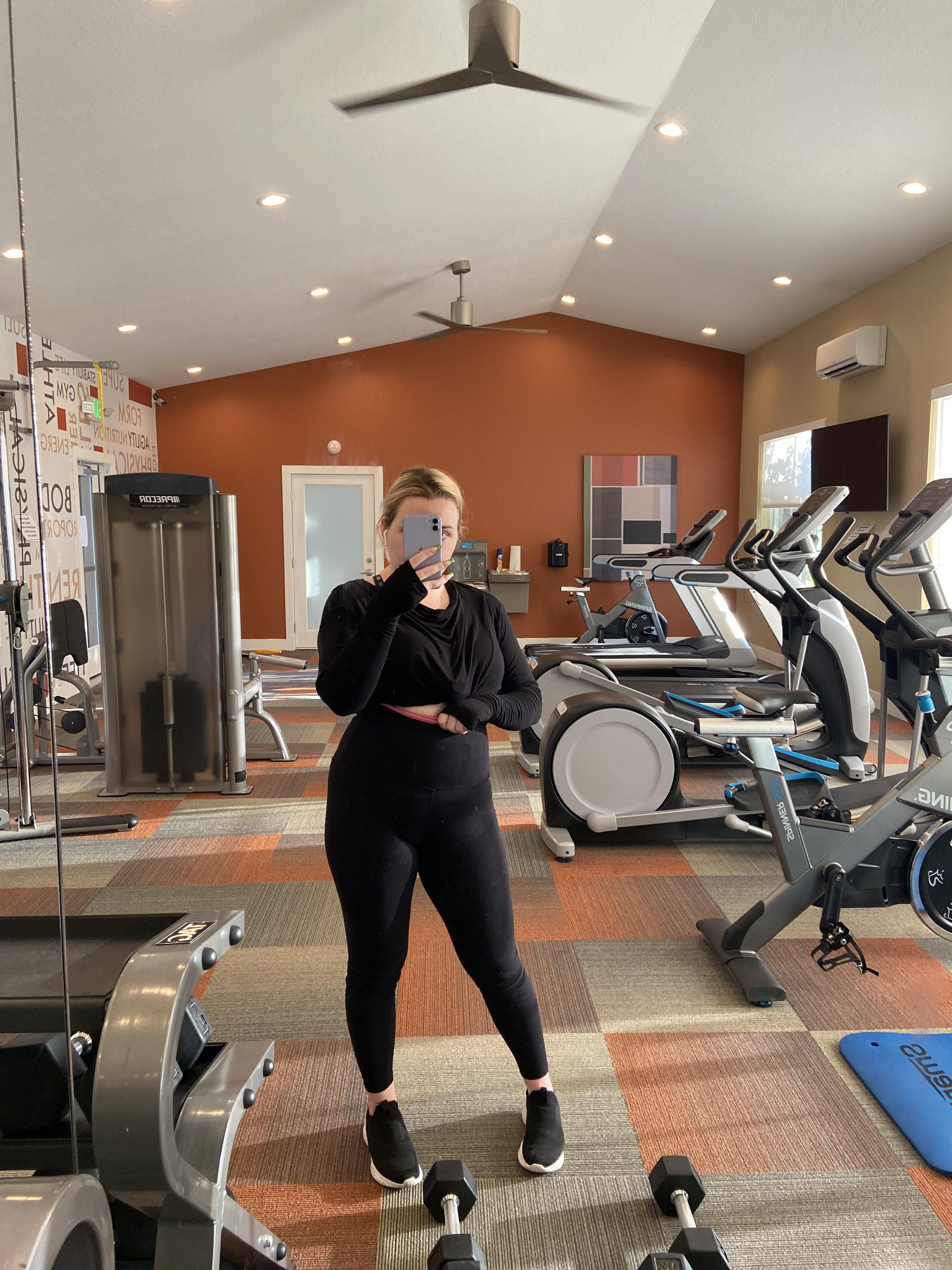 No ones around. 👀 Come give me a workout. | Scrolller