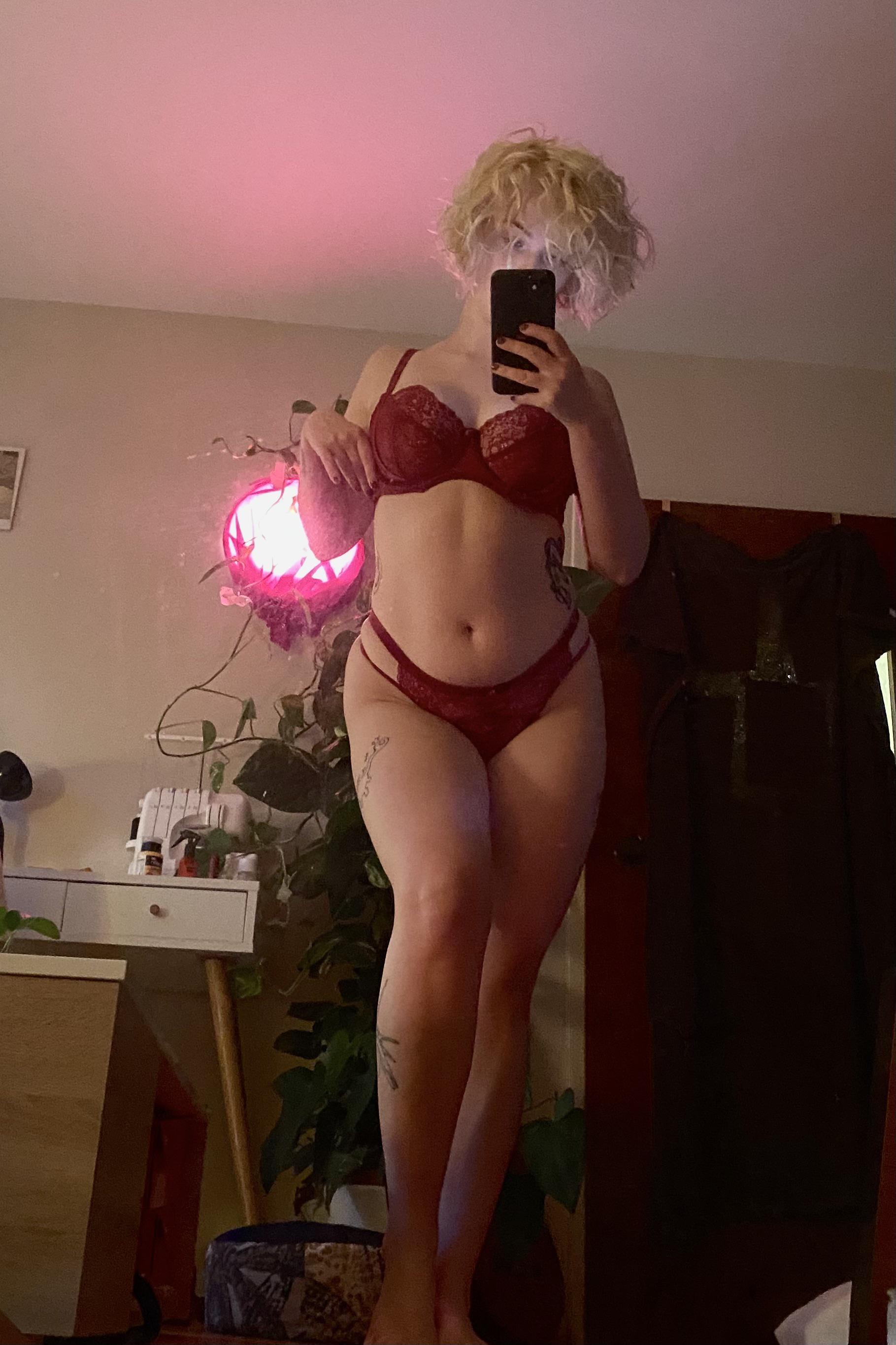 love how this little set squeezes out my fat | Scrolller