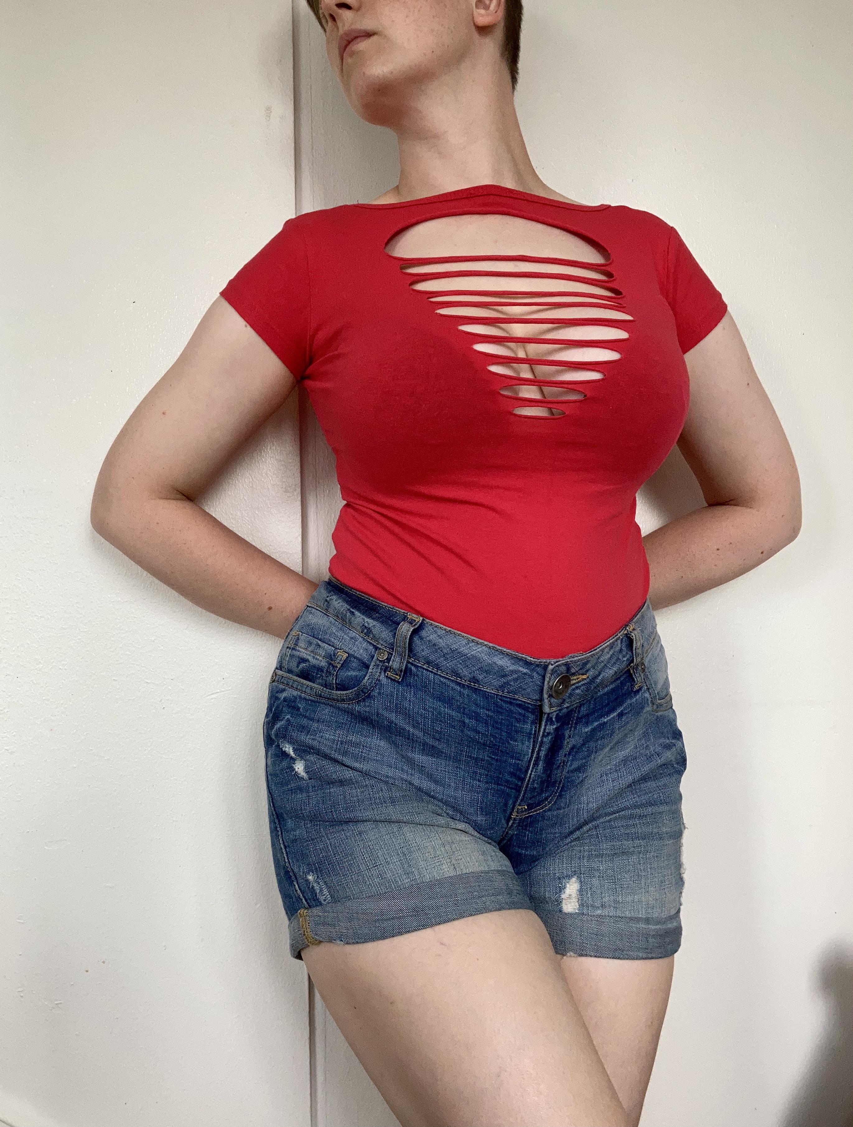 Love wearing tight and revealing clothes ^^ | Scrolller