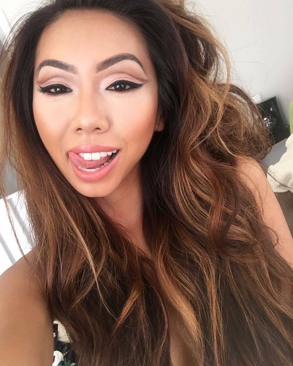 Lovely Lips | Scrolller