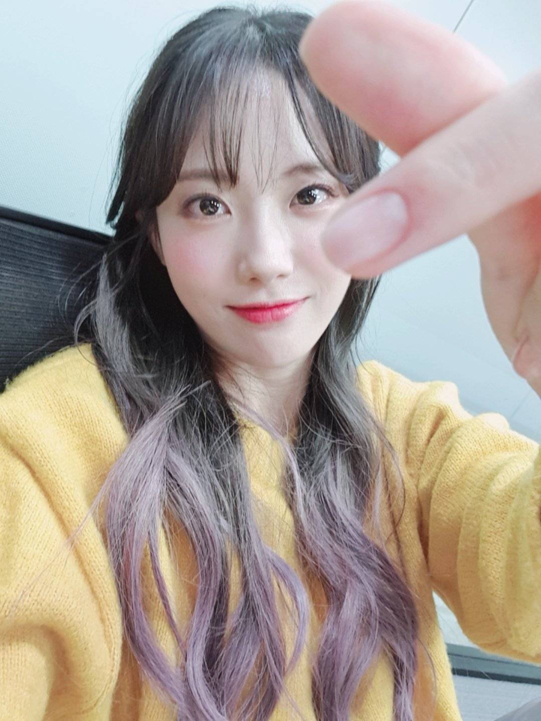 Lovely Luda finger heart | Scrolller