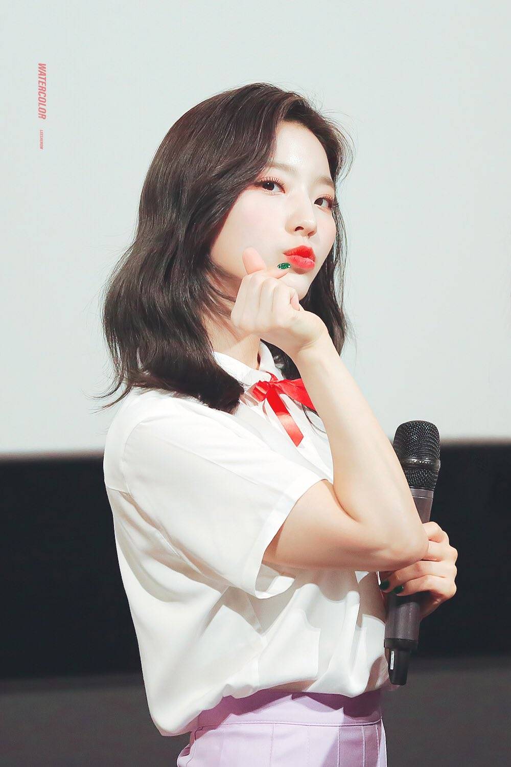 Lovely Saerom sends a heart | Scrolller