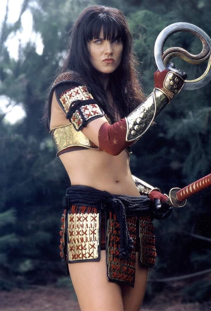 Lucy Lawless | Scrolller