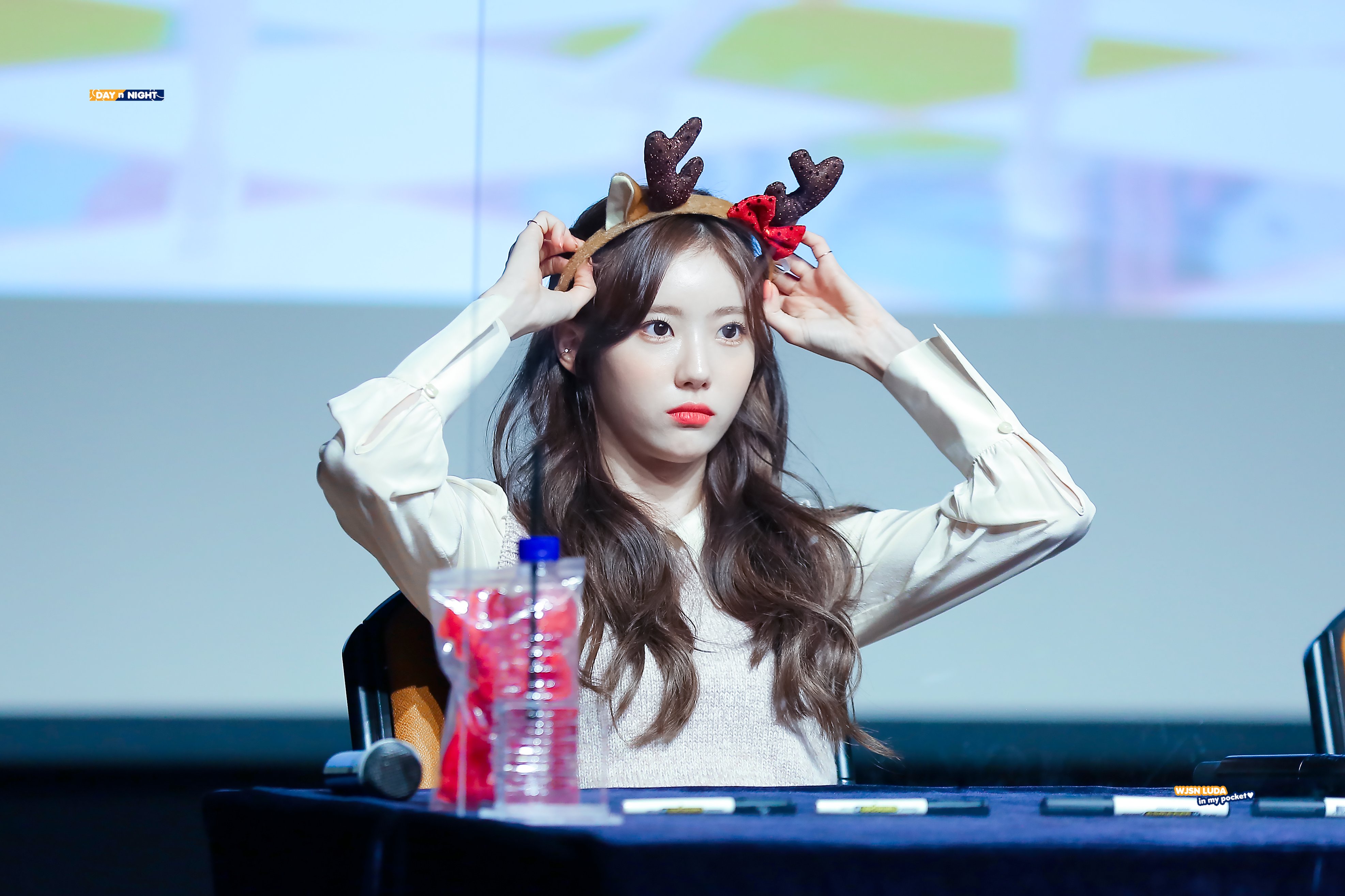 Luda adjusting her headgear | Scrolller