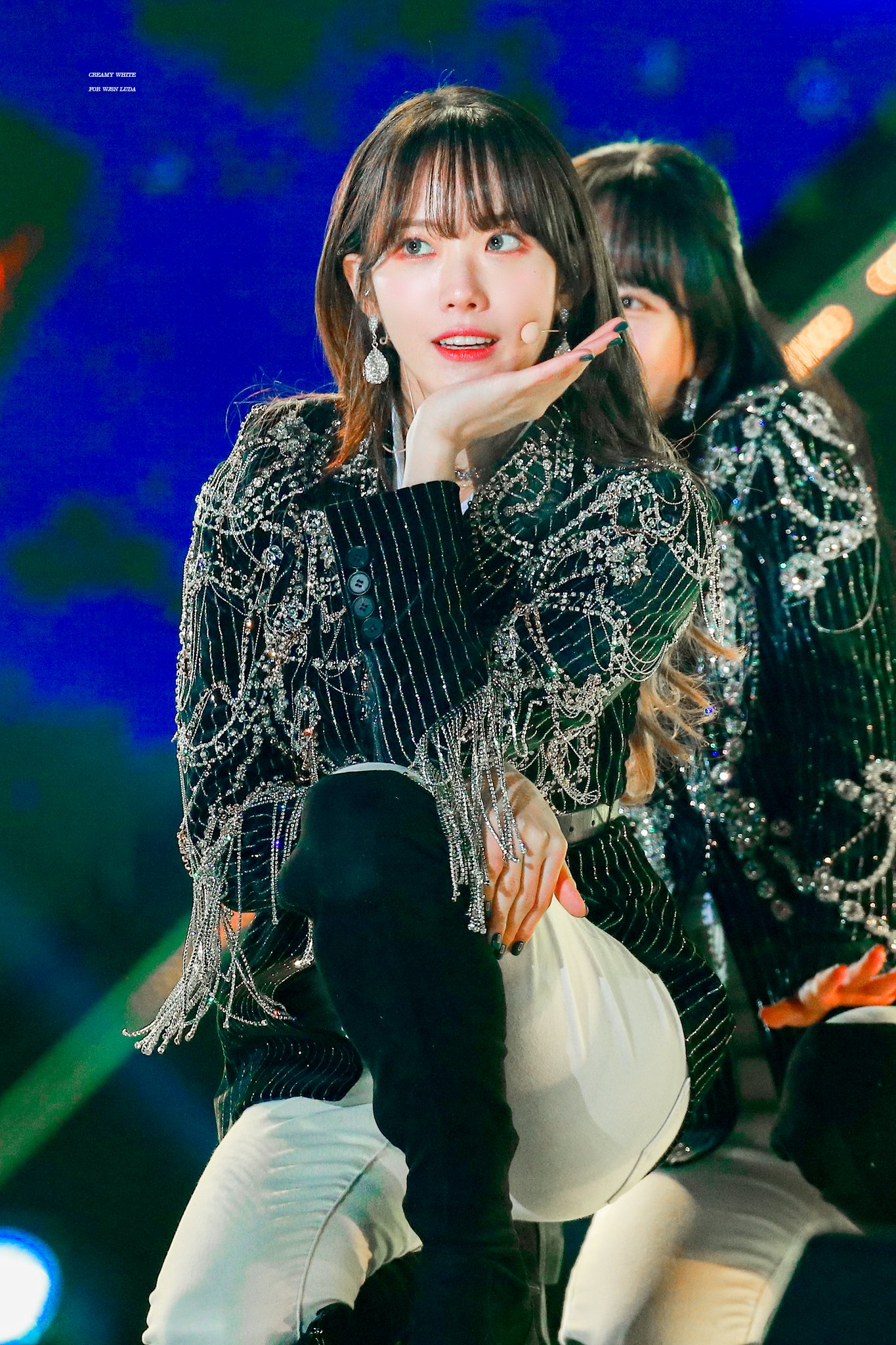 Luda pose | Scrolller