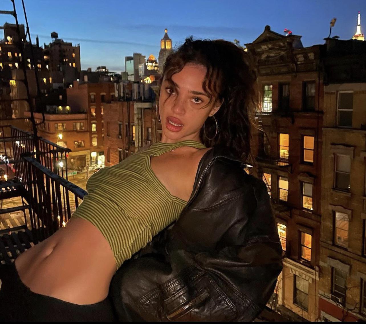 Luna Blaise (Olive) | Scrolller