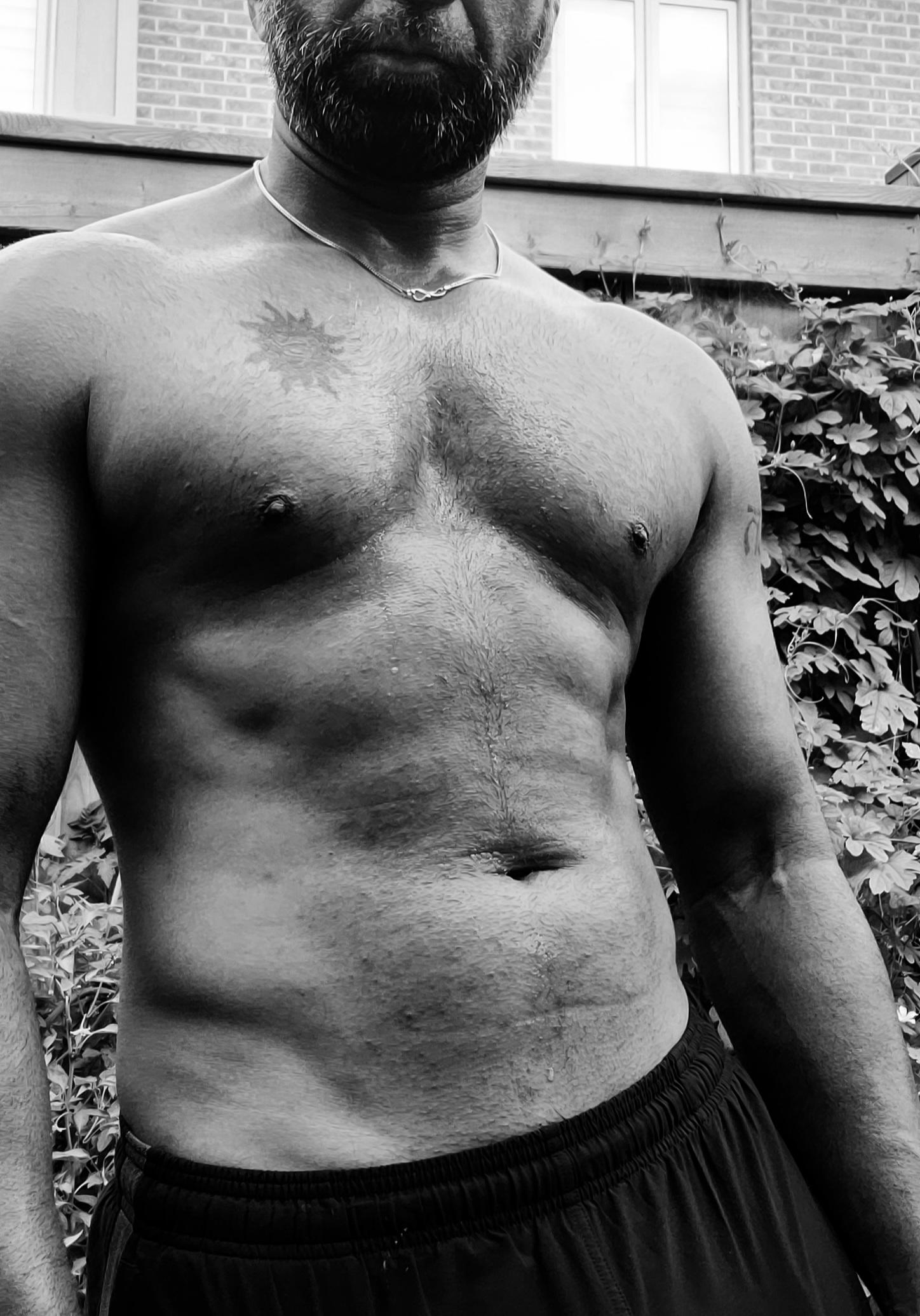 [M] 43 Sweaty after a long run. | Scrolller