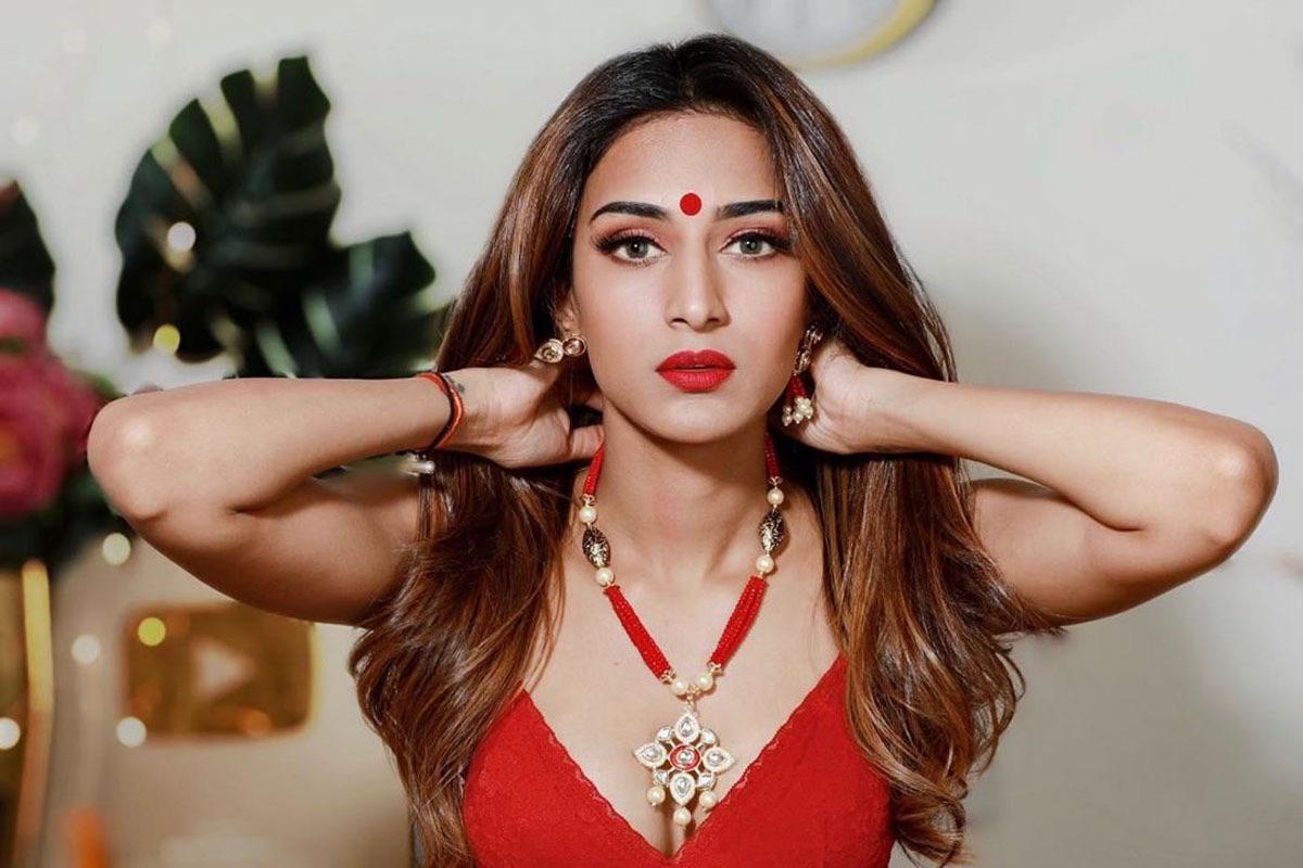 Maa Devi samaan hai - Erica Fernandes | Scrolller