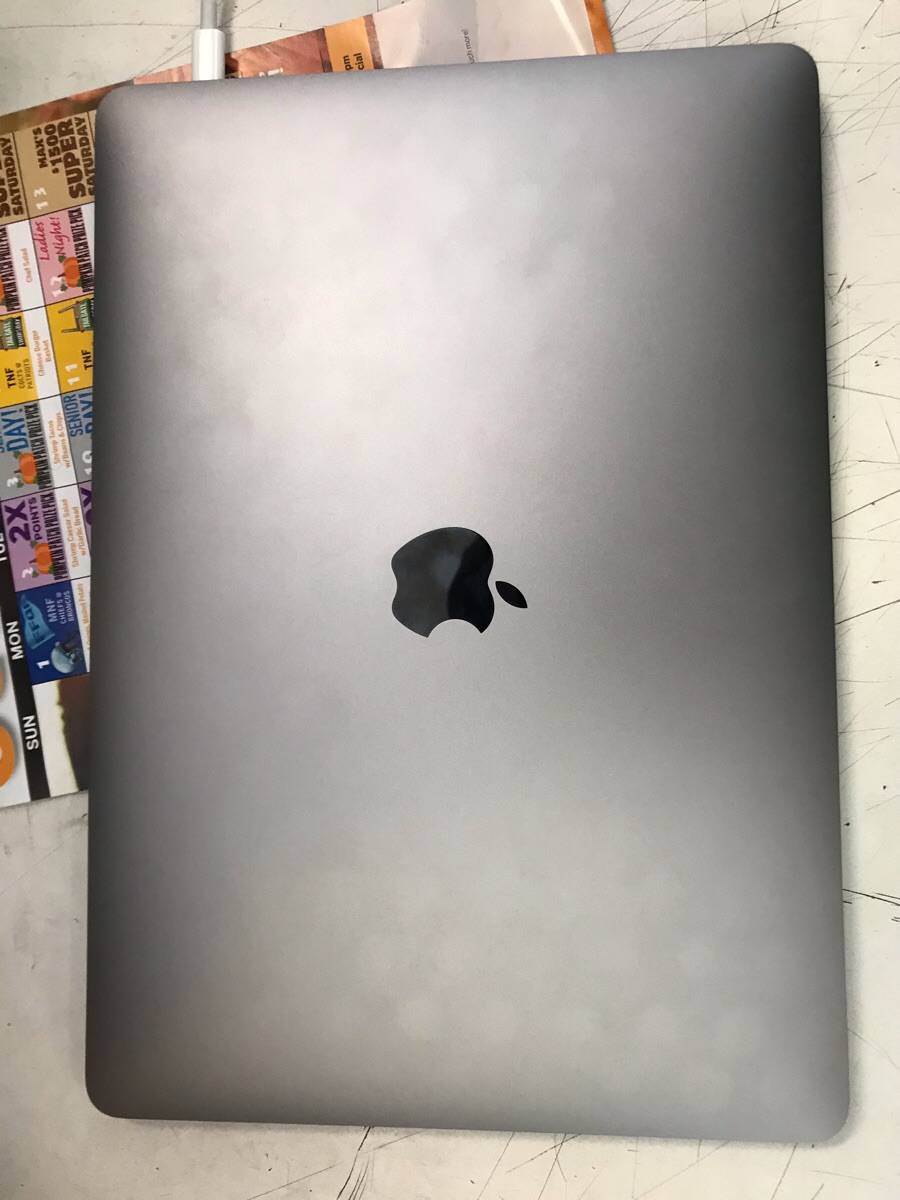 MacBook case leaving imprints | Scrolller