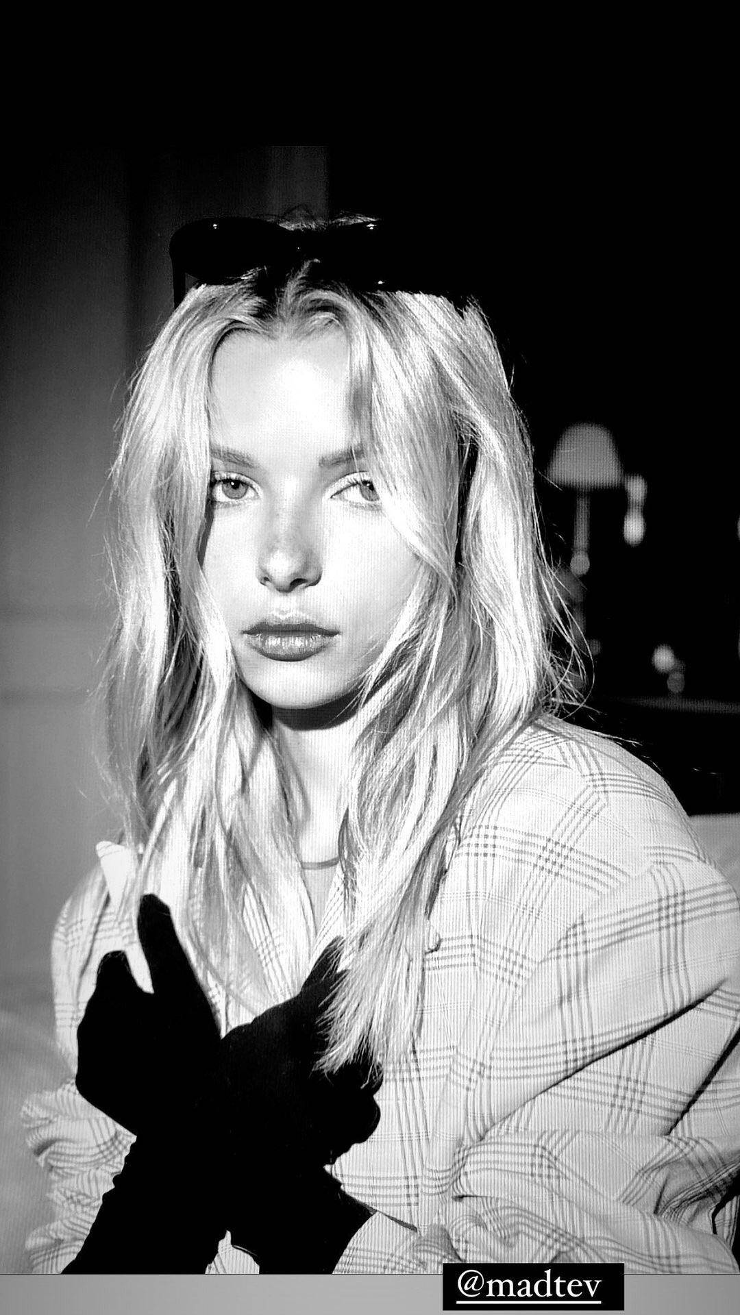 Madi Teeuws Scrolller