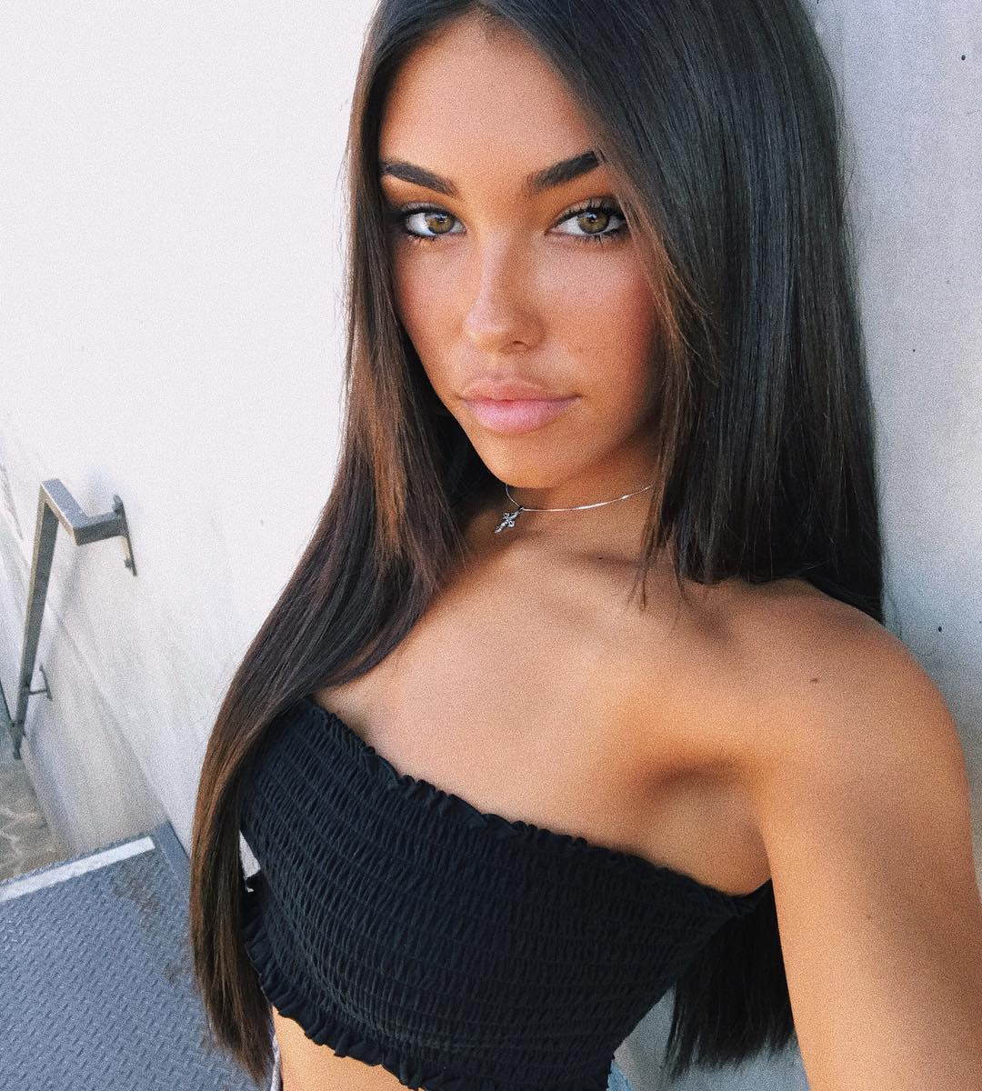 Madison Beer Scrolller