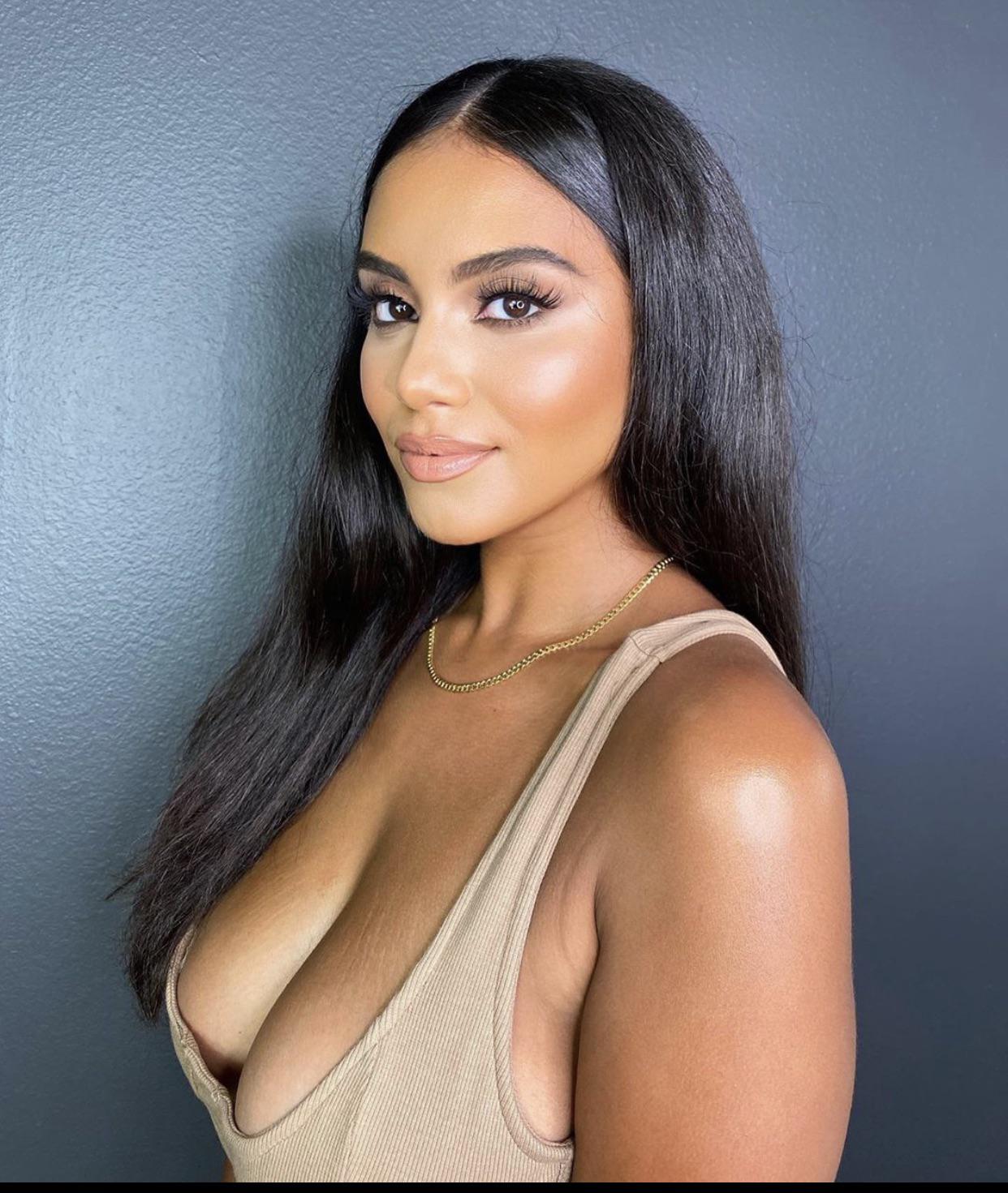 Makayla McLovin | Scrolller