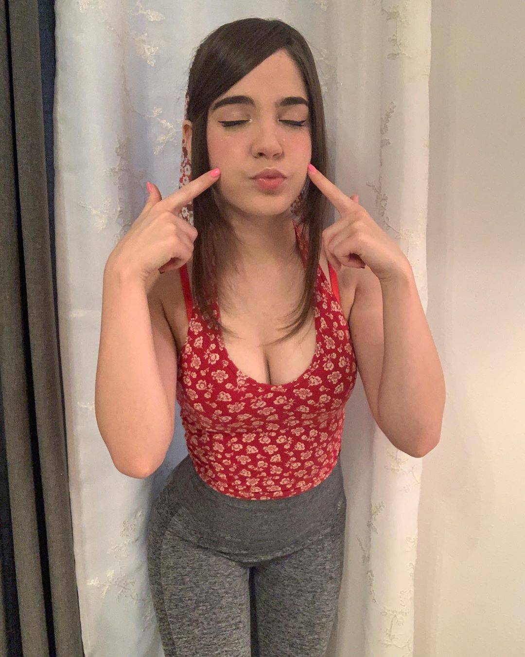 Make her tits huge | Scrolller