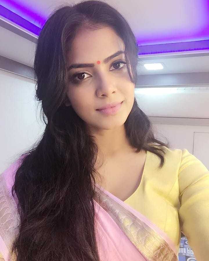 Malavika 😍 Scrolller