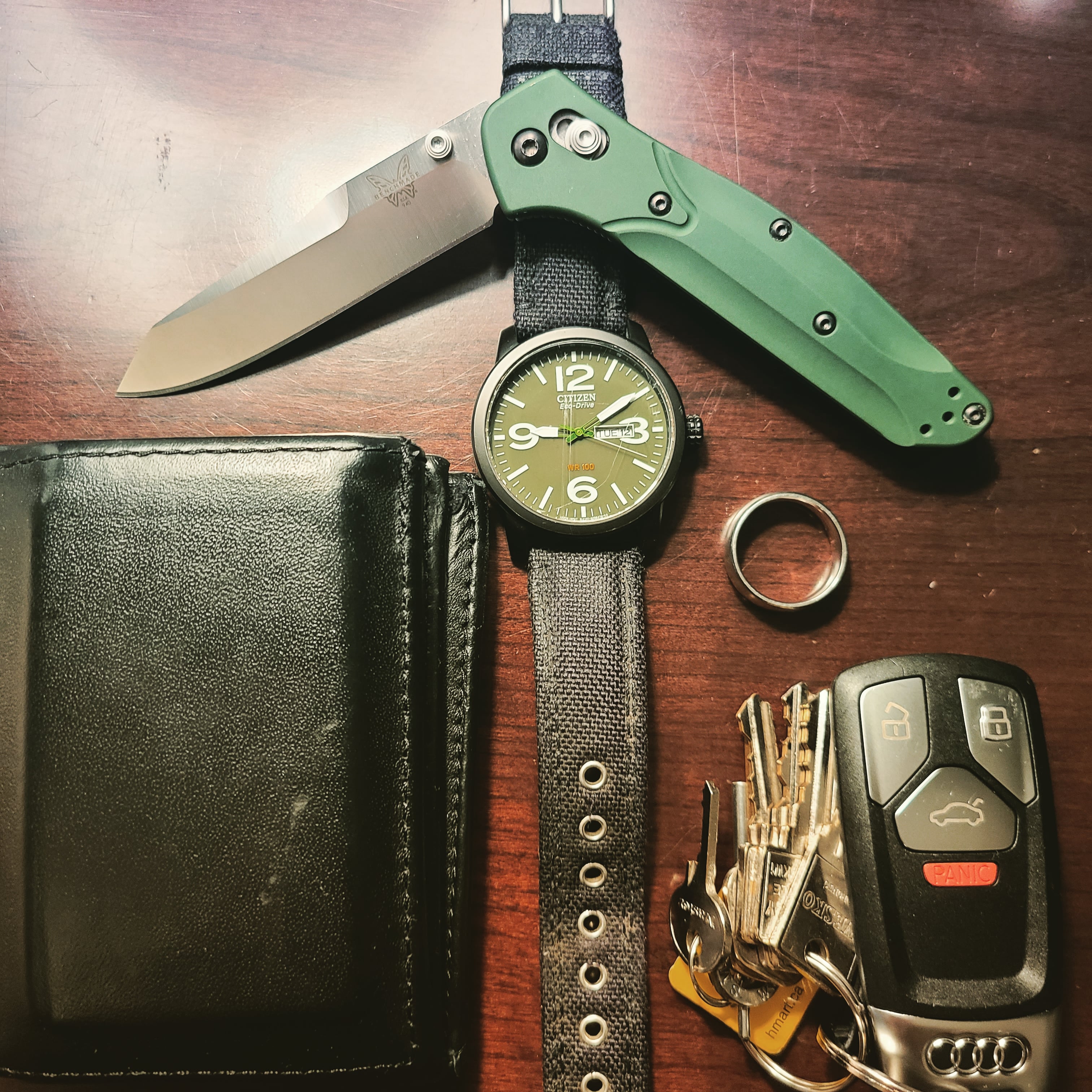 Male, 34, Cop: off duty colour coordinated grocery store carry... | Scrolller