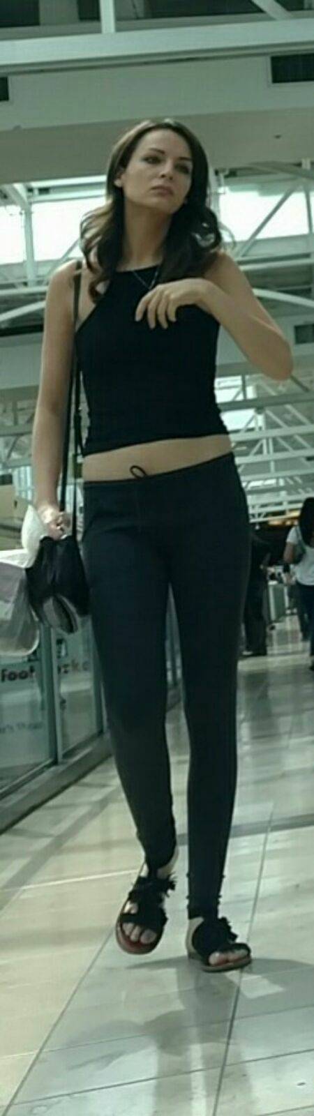 Mall hottie | Scrolller