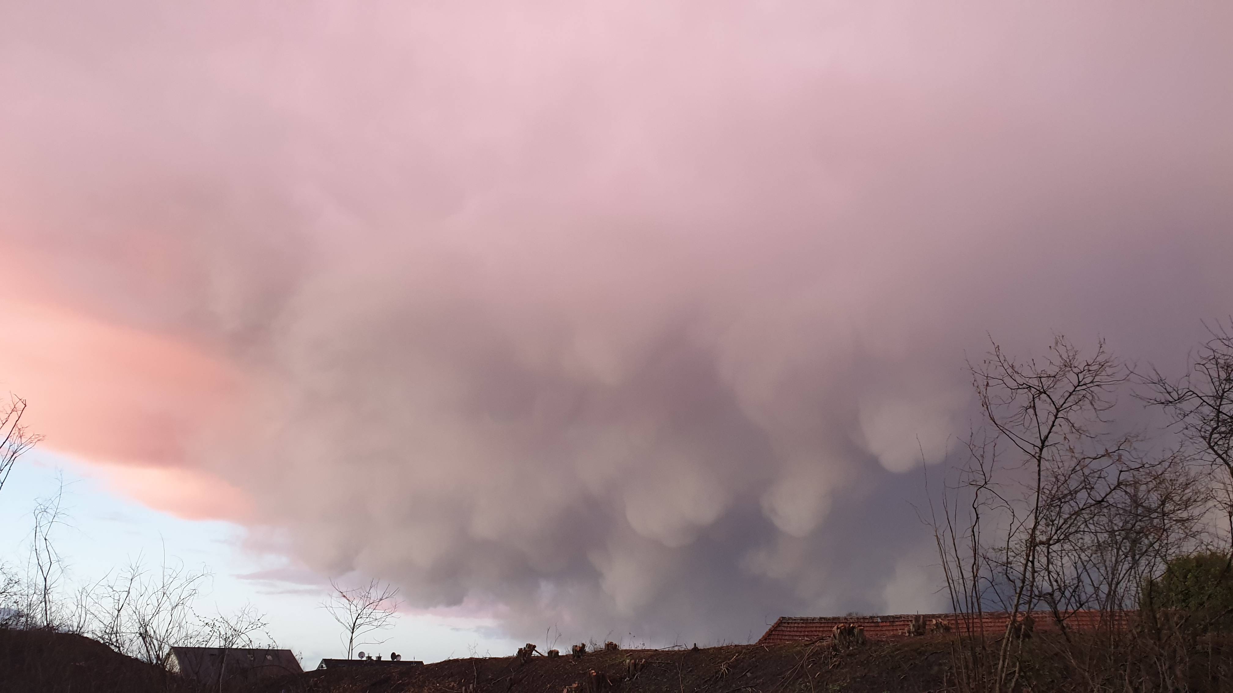 Mammatus clouds visited me yesterday | Scrolller