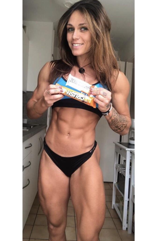 Manon Verge | Scrolller