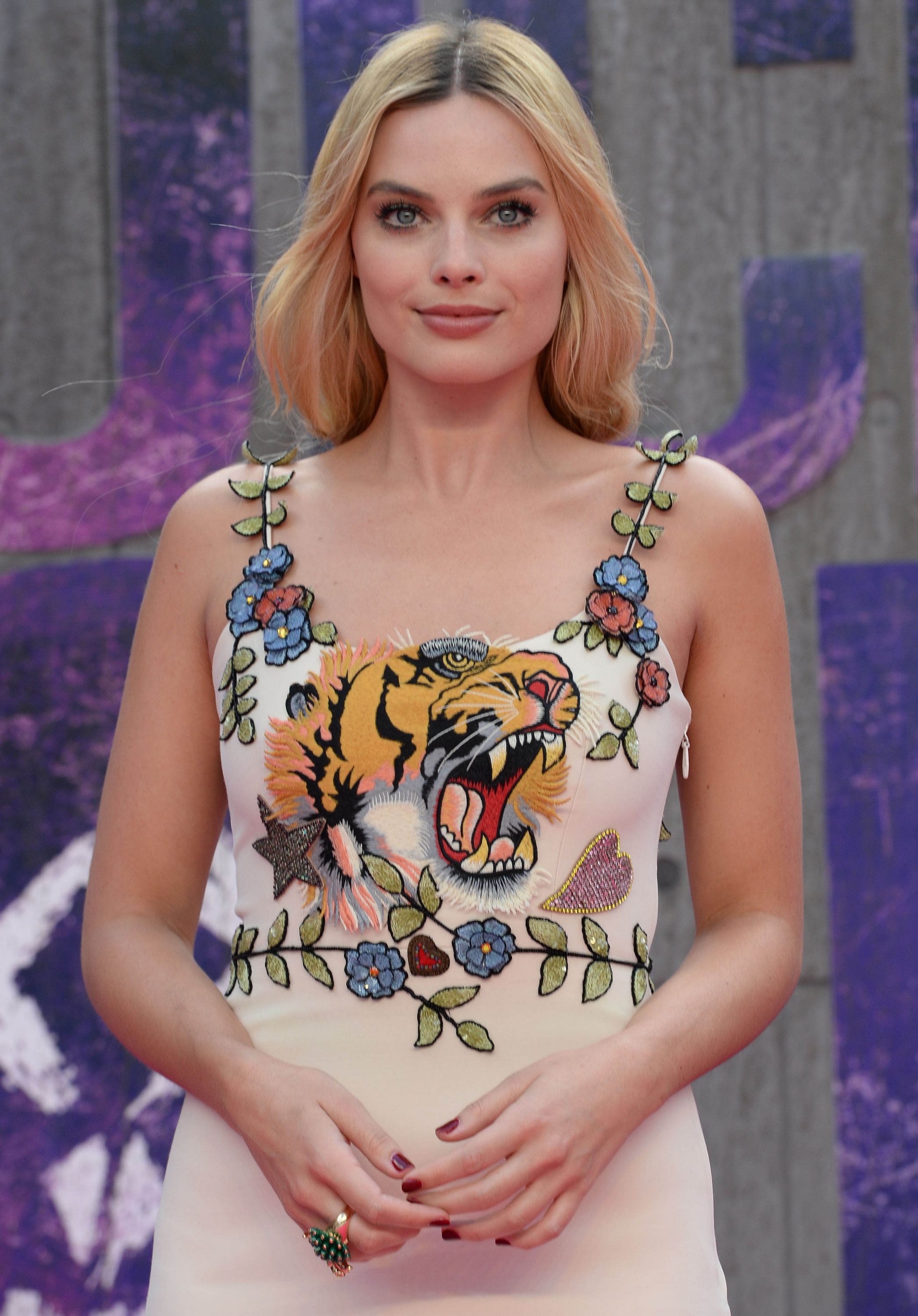 Margot Robbie Scrolller 7901