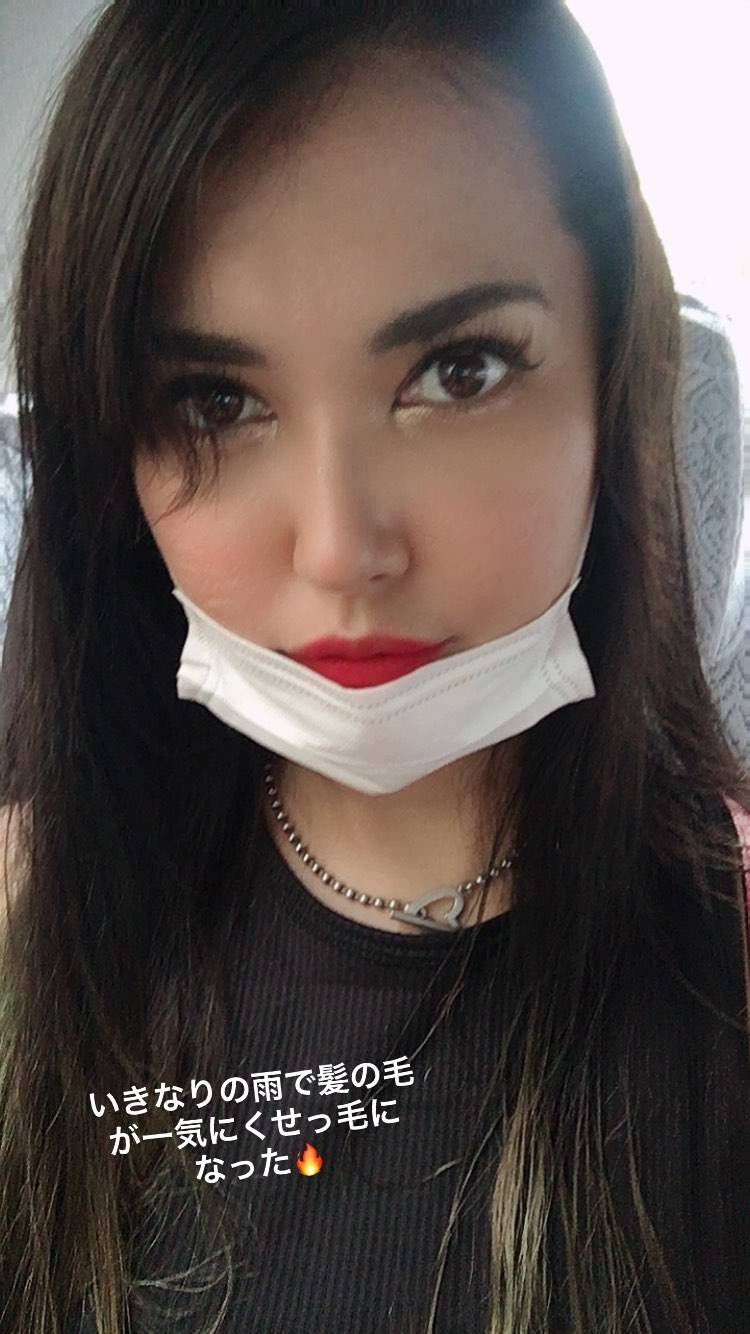 Maria Ozawa selfie with face mask | Scrolller