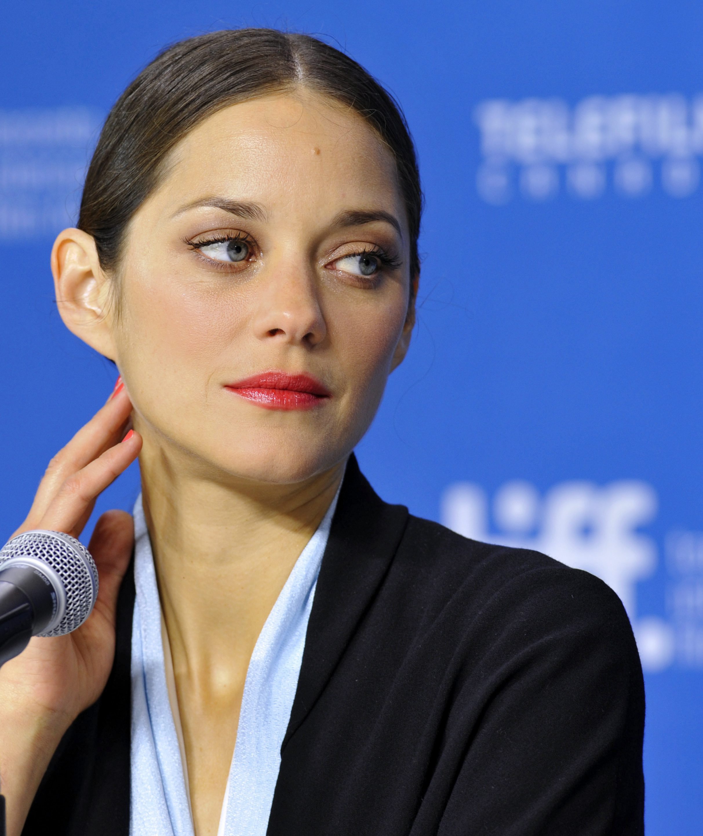 Marion Cotillard | Scrolller
