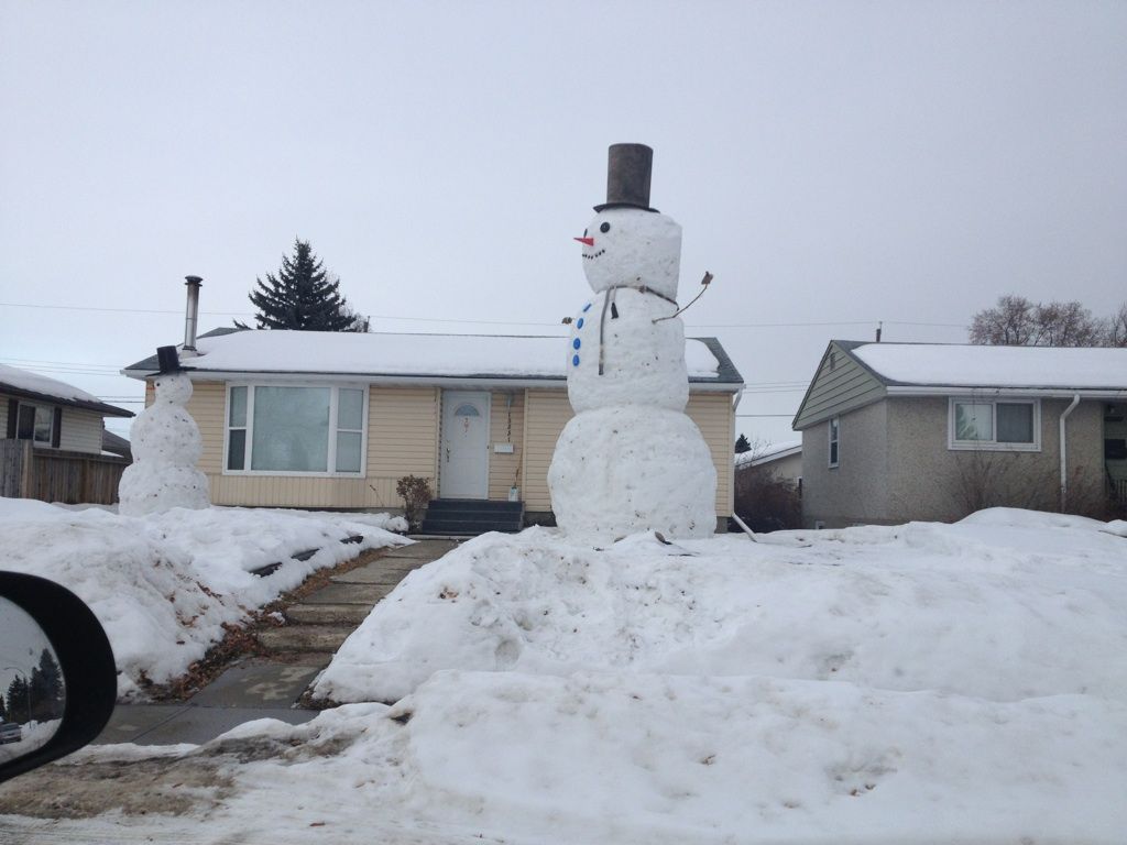 Massive snowman | Scrolller