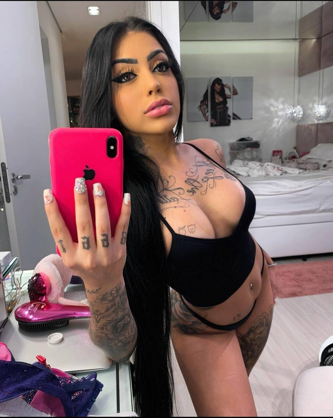 MC Mirella | Scrolller