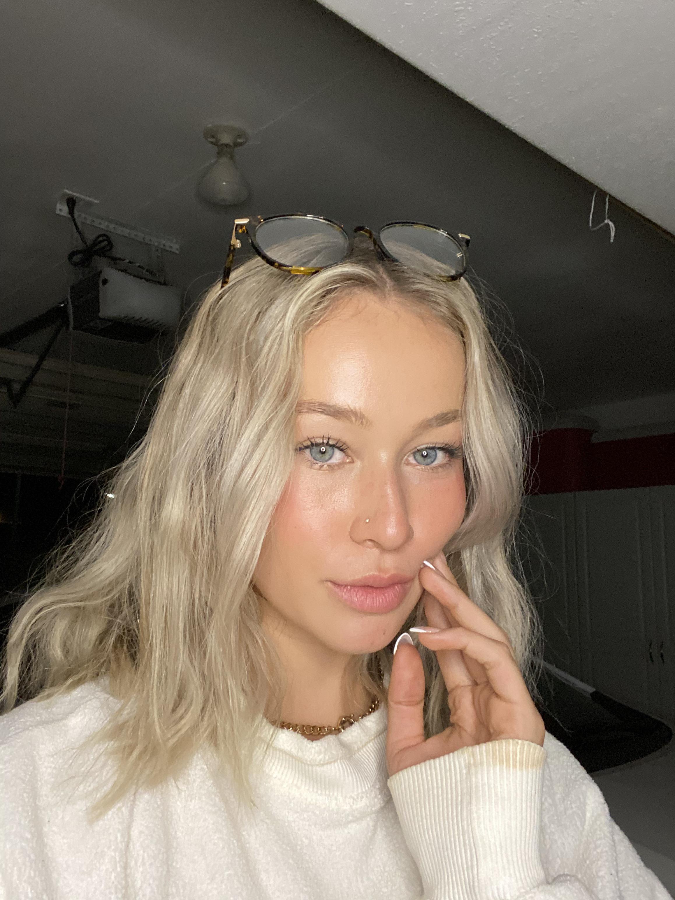 me and my sweet face c: | Scrolller