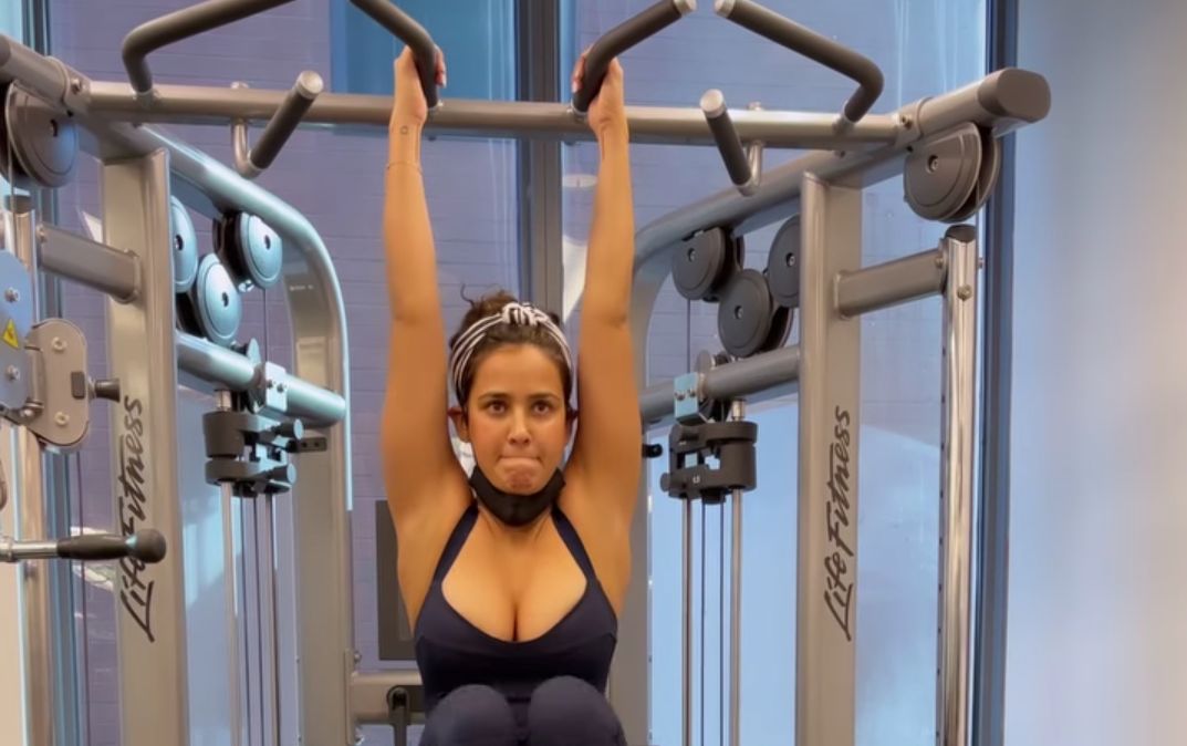 Meaty armpits of Aisha Sharma | Scrolller