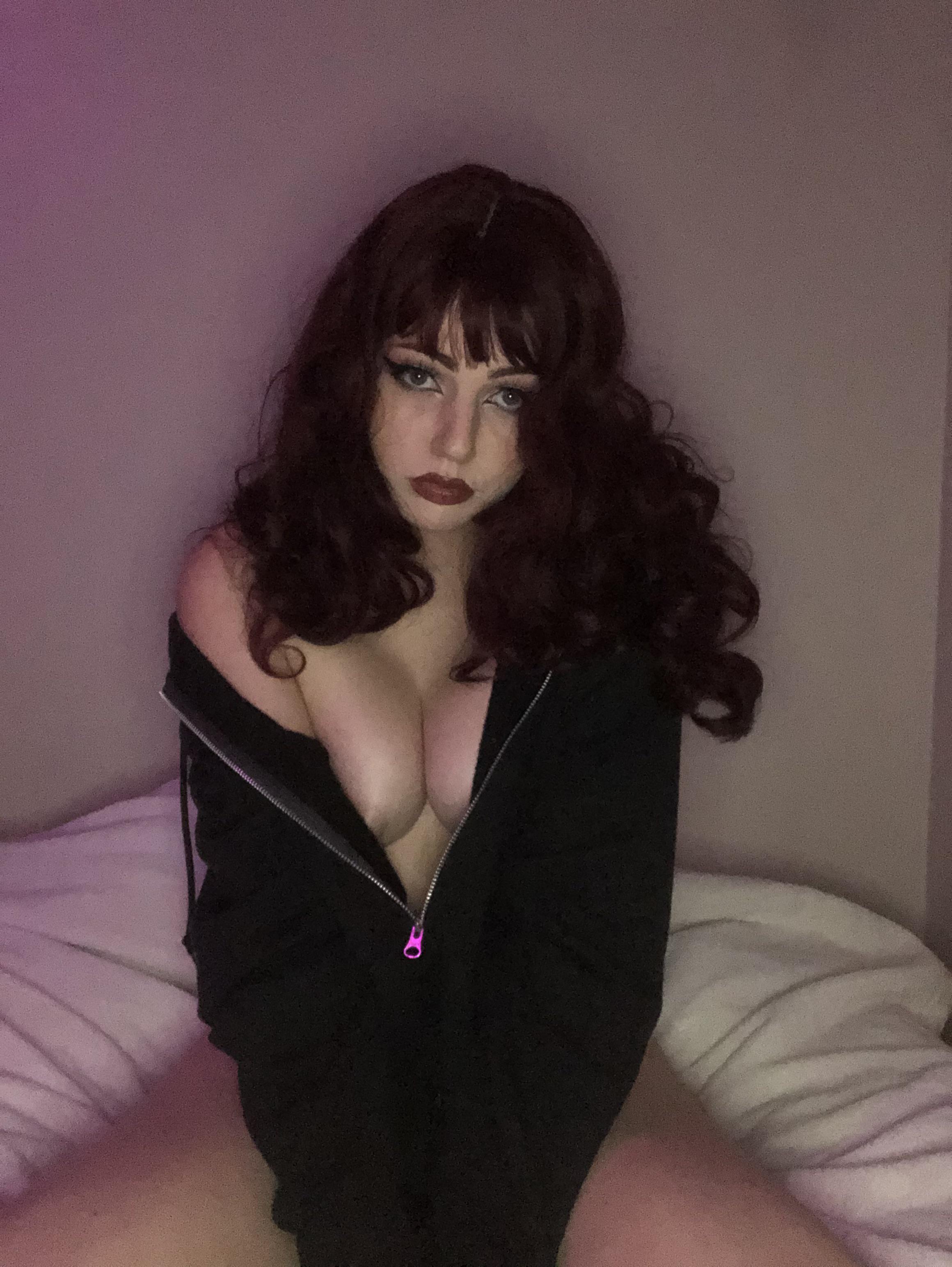 Medium tiddy goth gf???????? | Scrolller