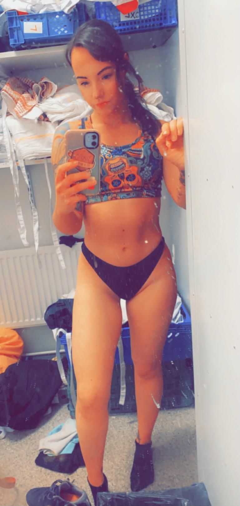 Meet me in the changing room? [f] 30 | Scrolller