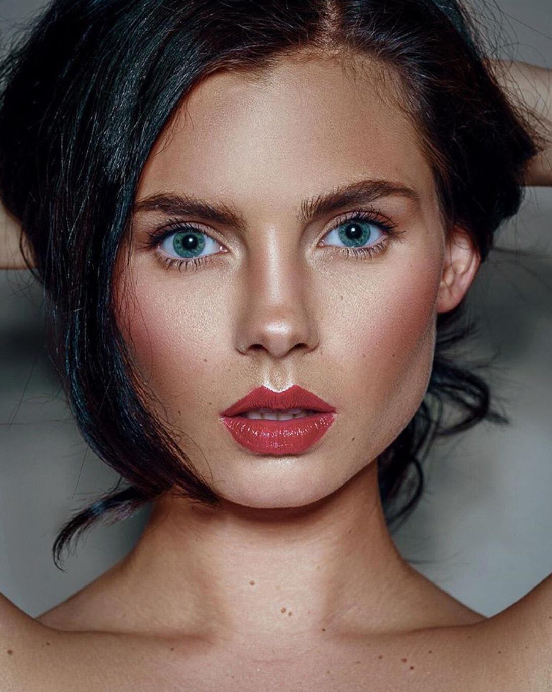 Megan Simpson | Scrolller