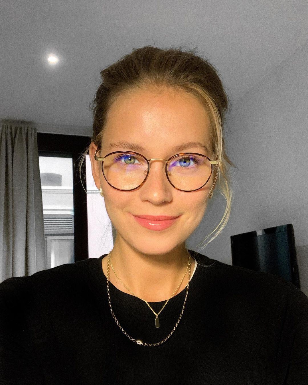 Melanie Kroll (irtr) | Scrolller