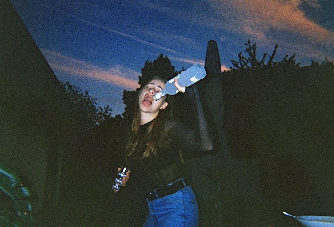 Melina im transparenten Oberteil | Scrolller