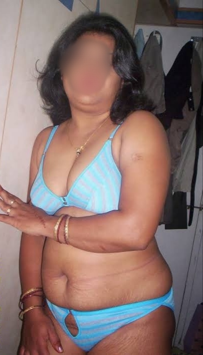 Meri hindu randi chinal maa h.. mai aur meri randi maa bas rehte papa bahar kaam karte.. I'm a ...