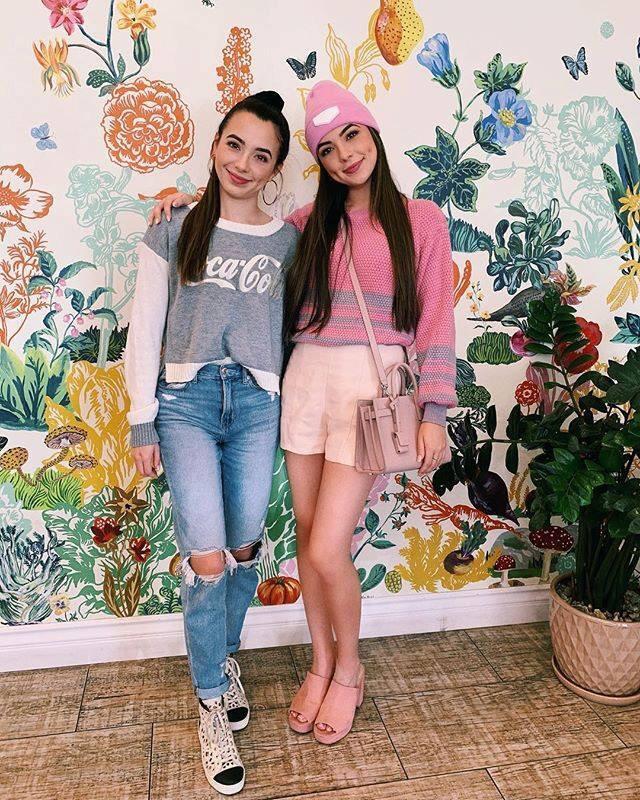 Merrell Twins | Scrolller