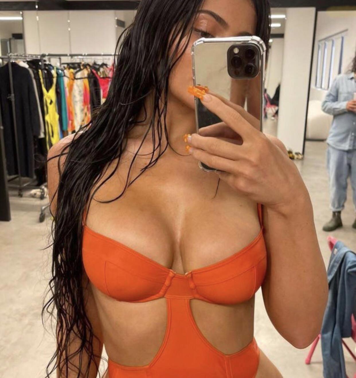 Message if u wanna have fun your choice | Scrolller