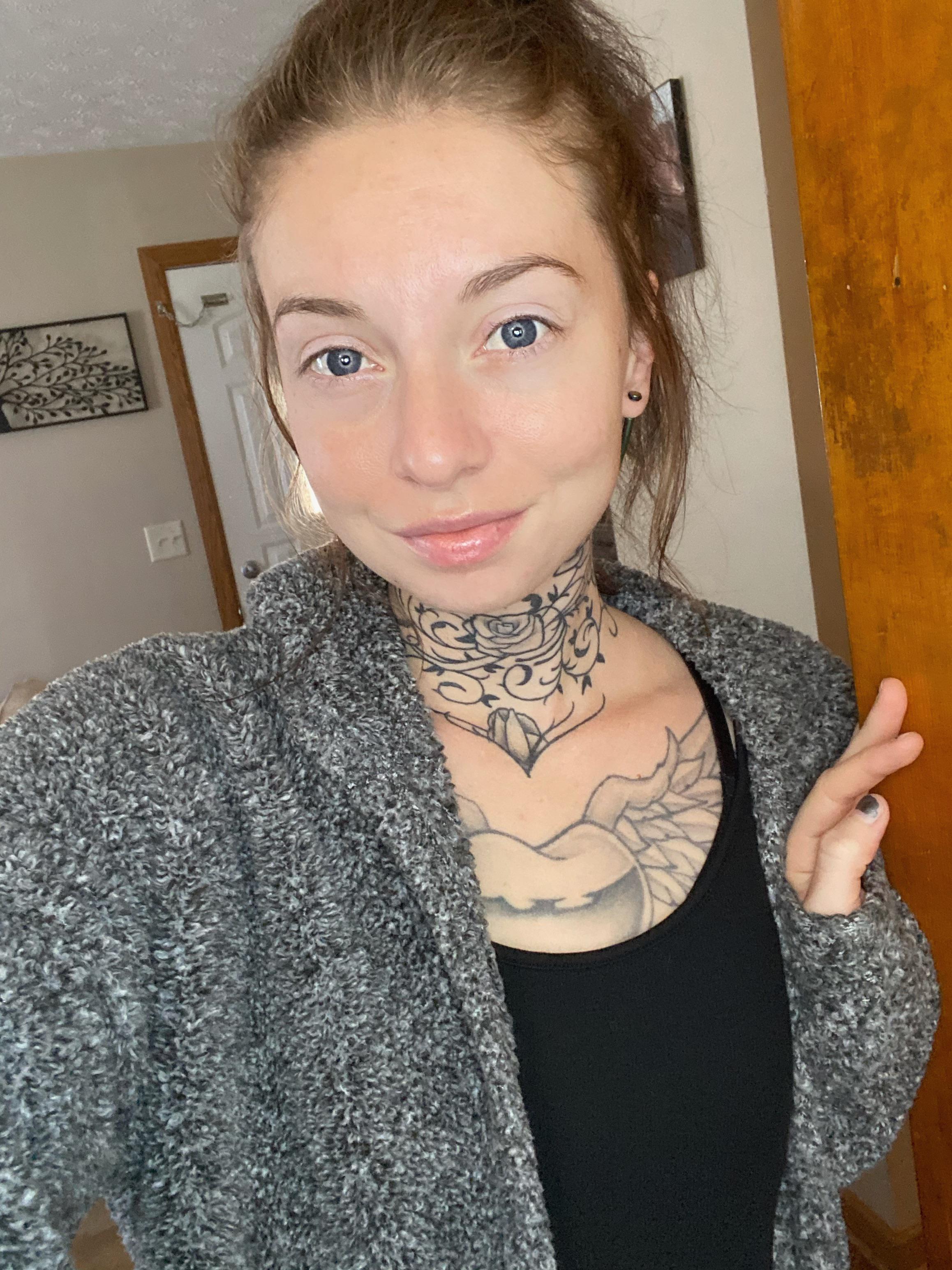 Messy hair and no makeup for the win on my lazy Monday! | Scrolller