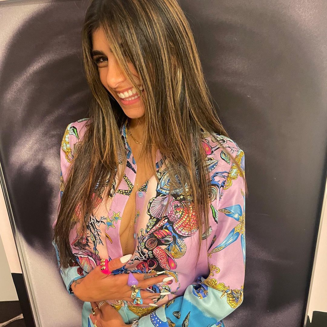 Mia Khalifa | Scrolller