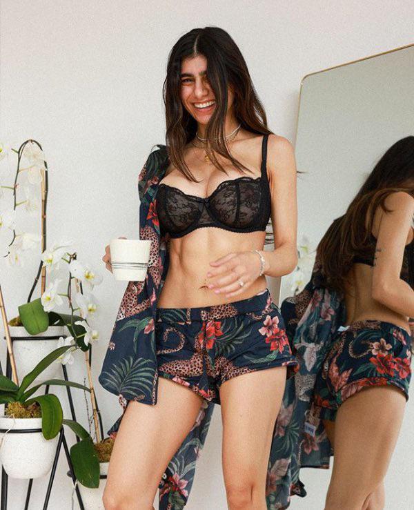 Mia Khalifa | Scrolller