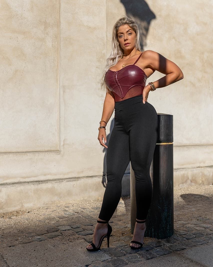 Mia sand | Scrolller