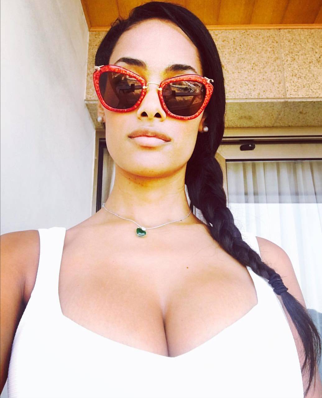 Micaela Reis | Scrolller