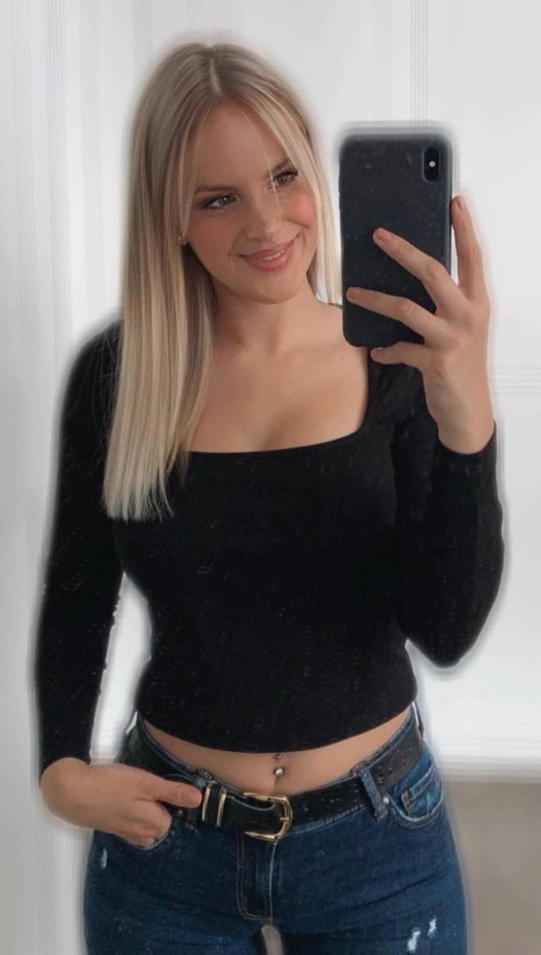 Michelle | Scrolller