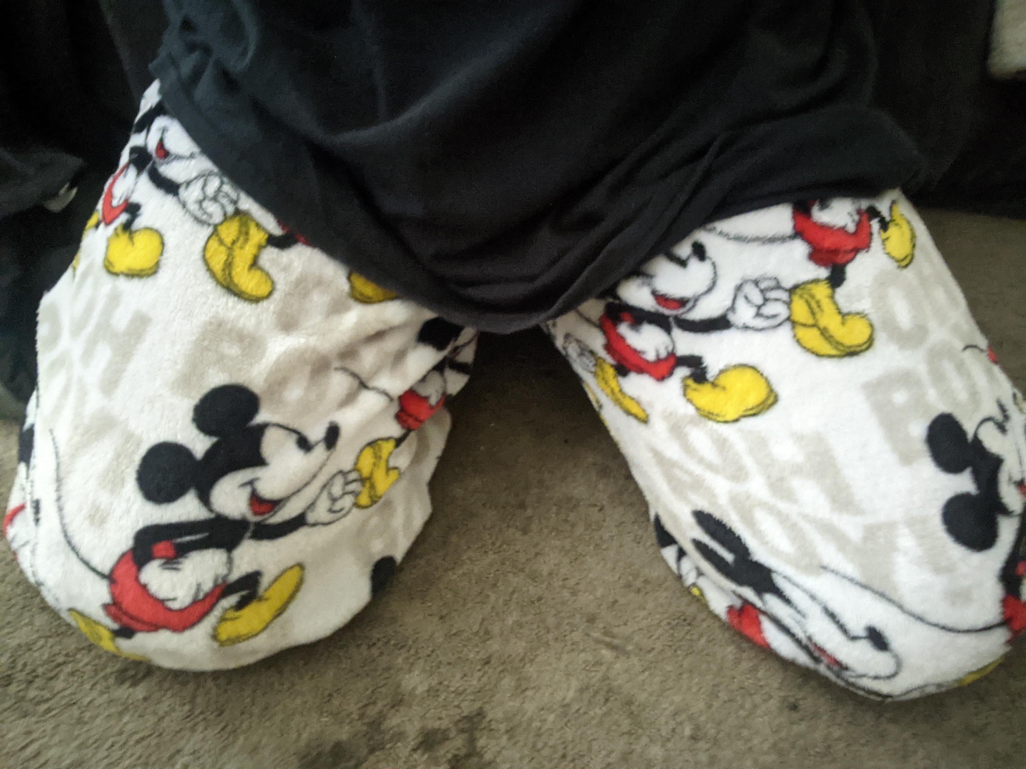 mickey mouse thighs! | Scrolller