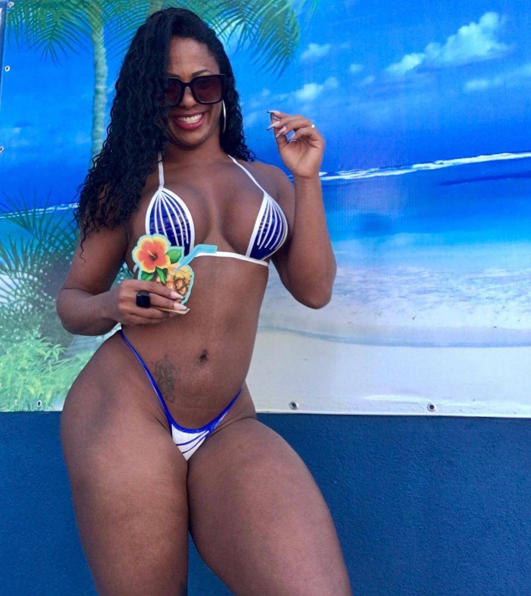 Microbikini beauty | Scrolller