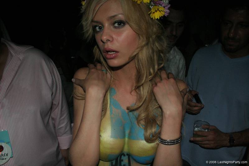 Midsummer bodypaint party | Scrolller